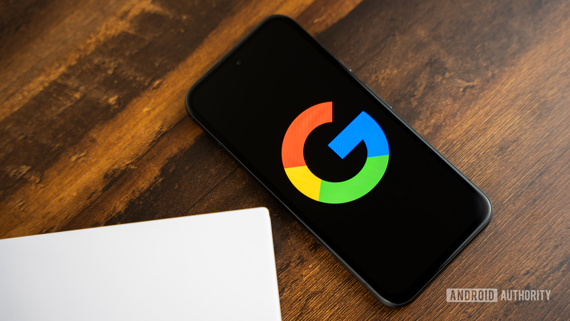 A barra inferior do Google app está ganhando uma aparência mais moderna ...