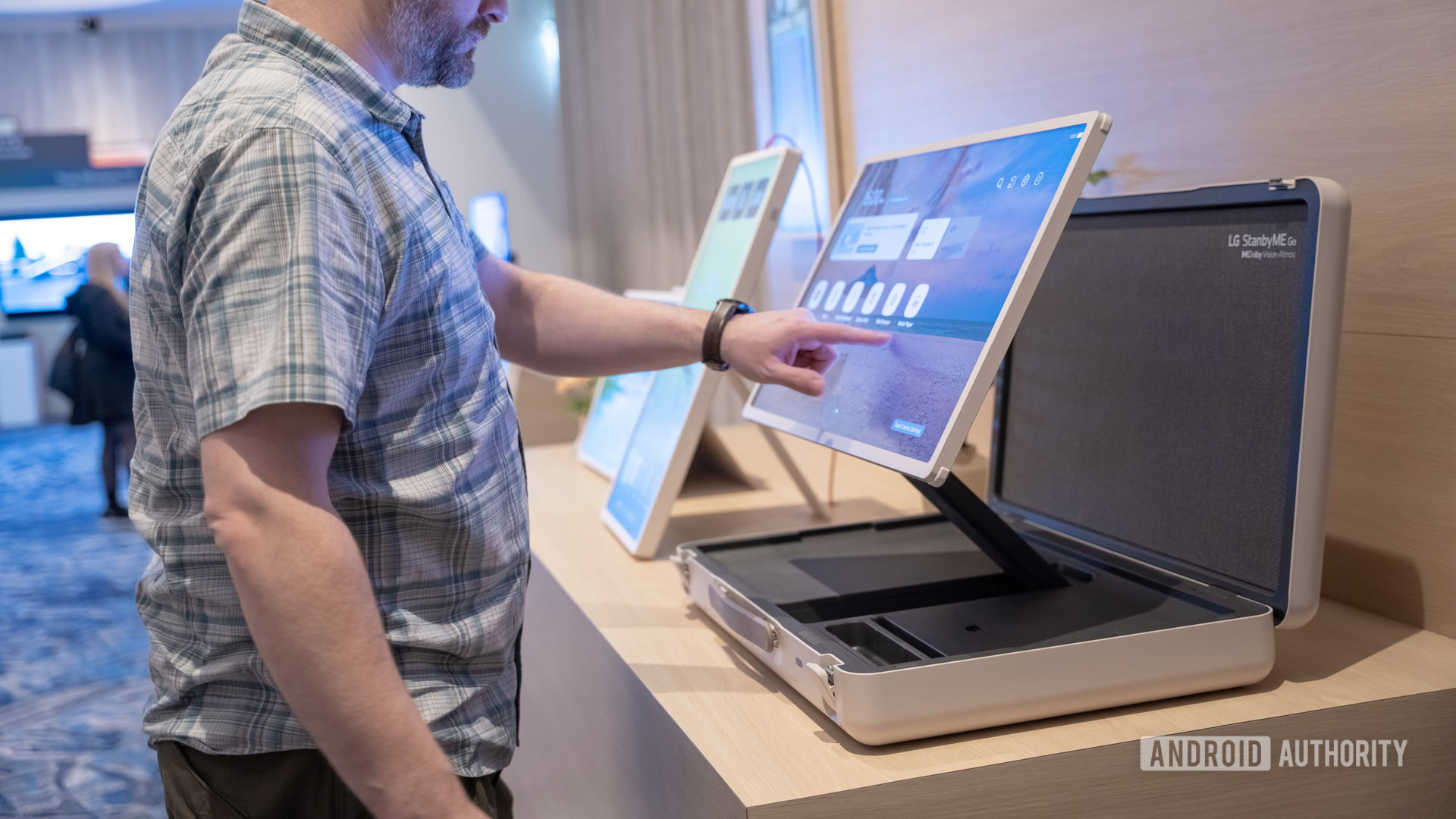 O LG StandbyMe Go portátil Smart Display é de US $ 500 de desconto ...