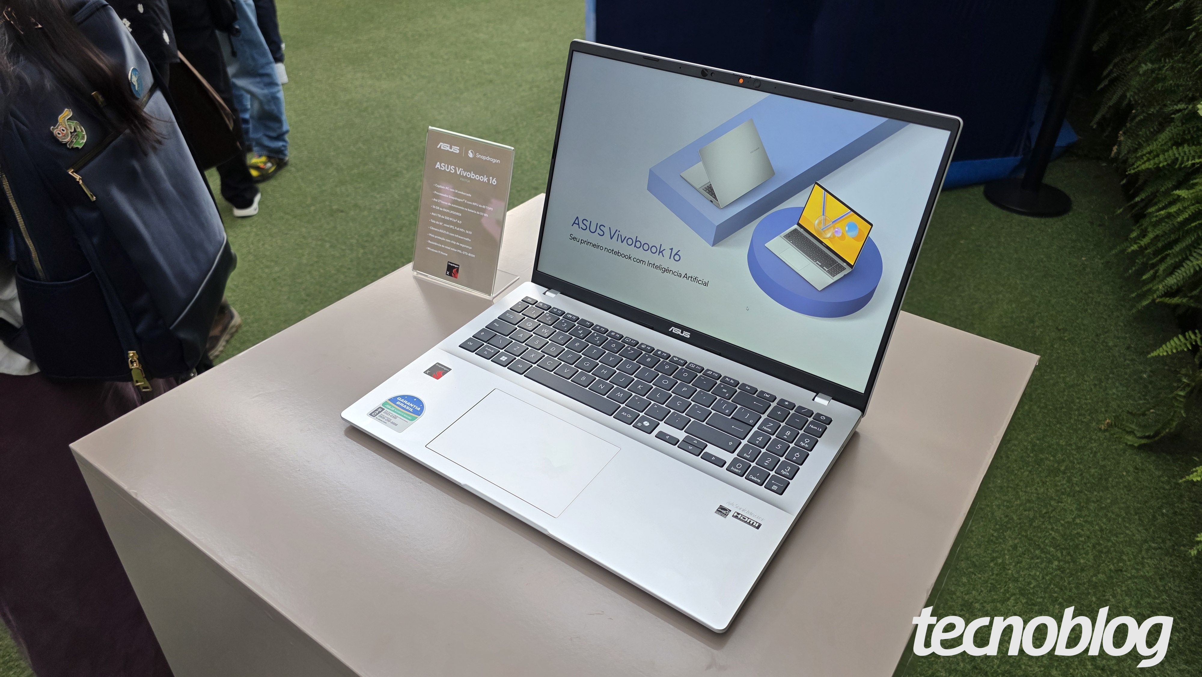 Zenbook A14: Asus lança o notebook Copilot+ mais leve do mundo no ...
